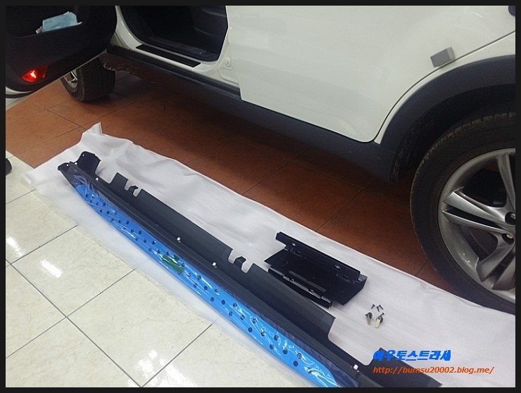 대전 코란도 투리스모 사이드스텝 순정발판 장착 사이드발판 사이드스탭 사이드스텝보조발판 싸이드발판 싸이드스탭 싸